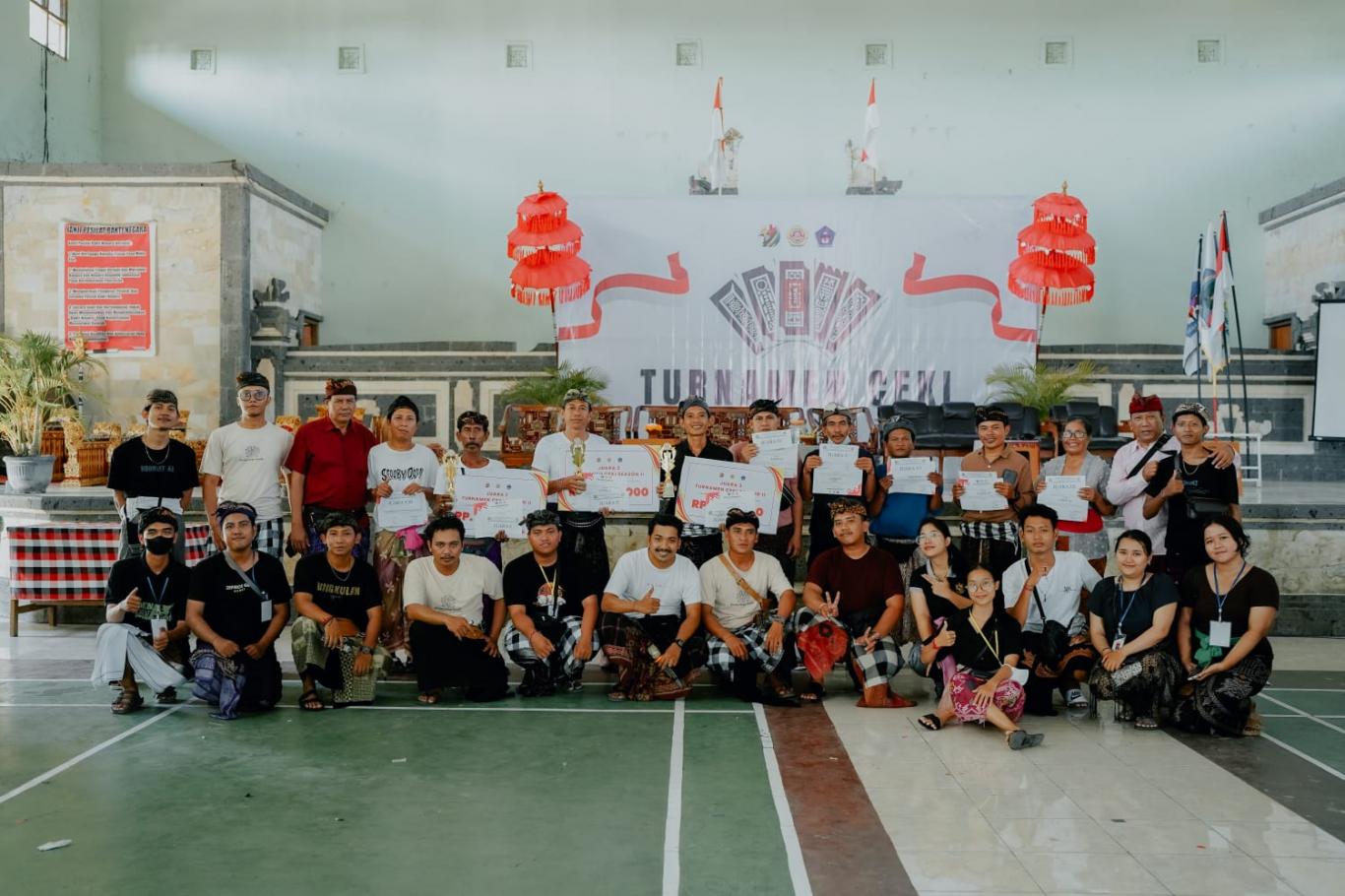 Karang Taruna SWB dan ST YWG Desa Bungkulan Menggelar Turnamen Ceki ...